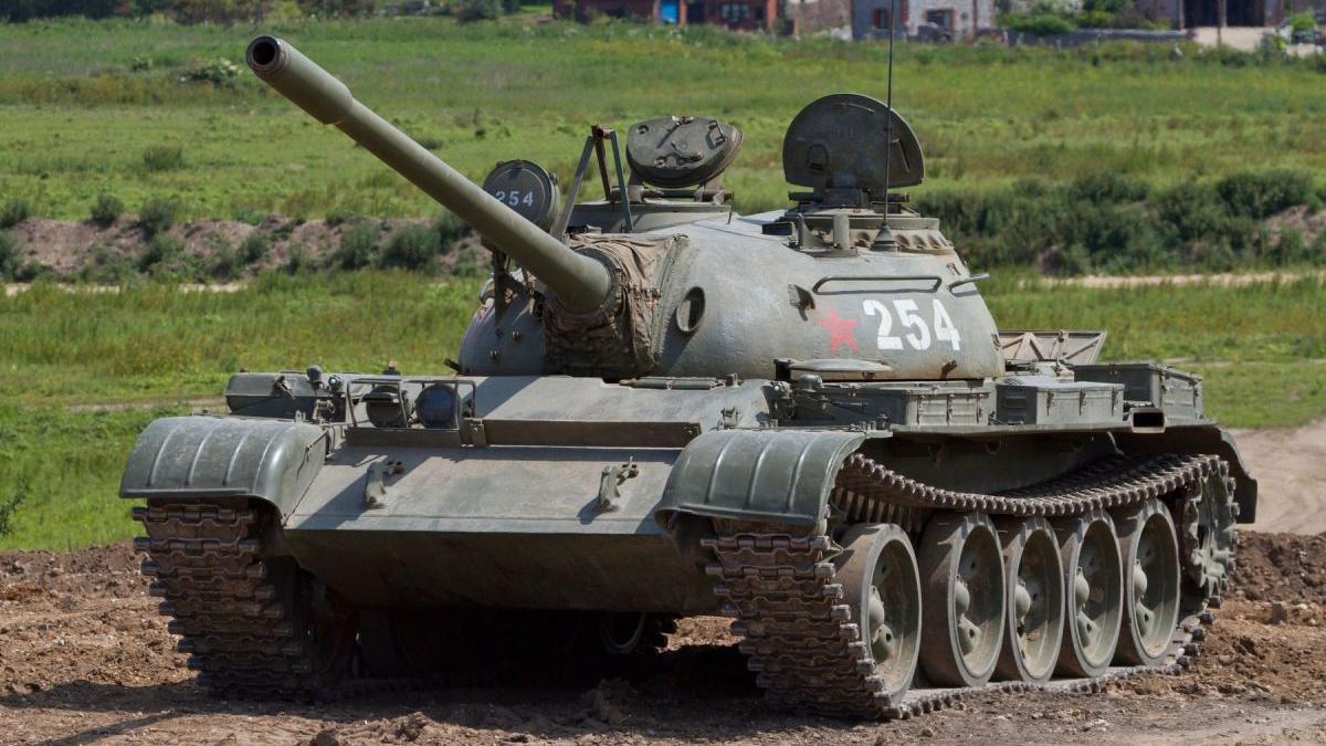Armata Română participă la exerciţii NATO cu tancuri sovietice, vechi ...