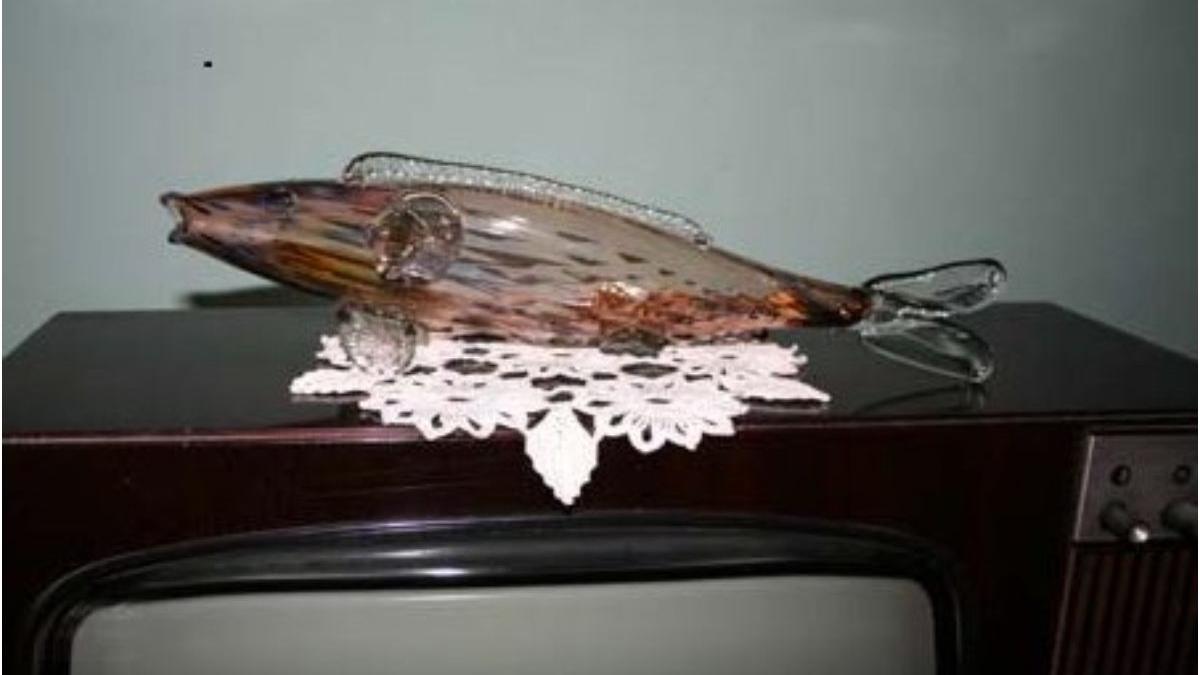 Prețul la care se vinde peștele de sticlă care se punea pe televizor ...