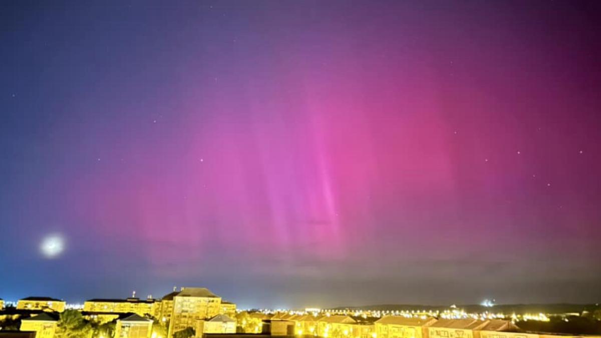 Cerul României, colorat de un fenomen rar. Imagini cu aurora boreală ...