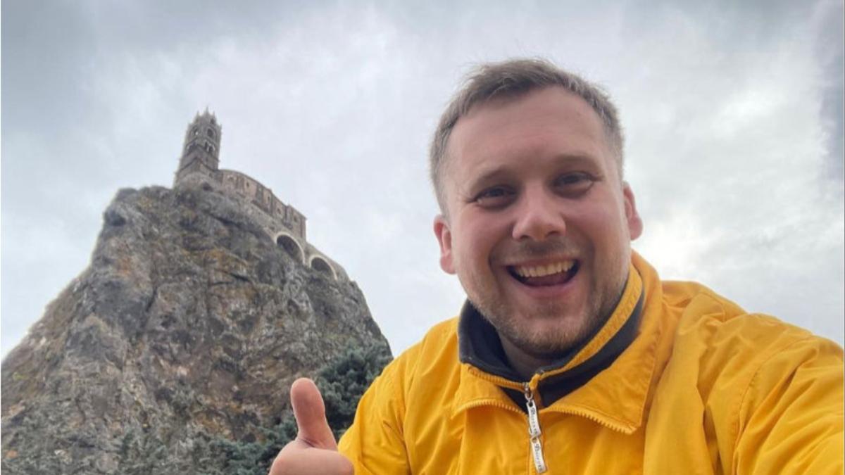 Acest bărbat s-a ales cu arsuri de gradul trei pe faţă, după ce a mâncat un fruct exotic. "Am ...