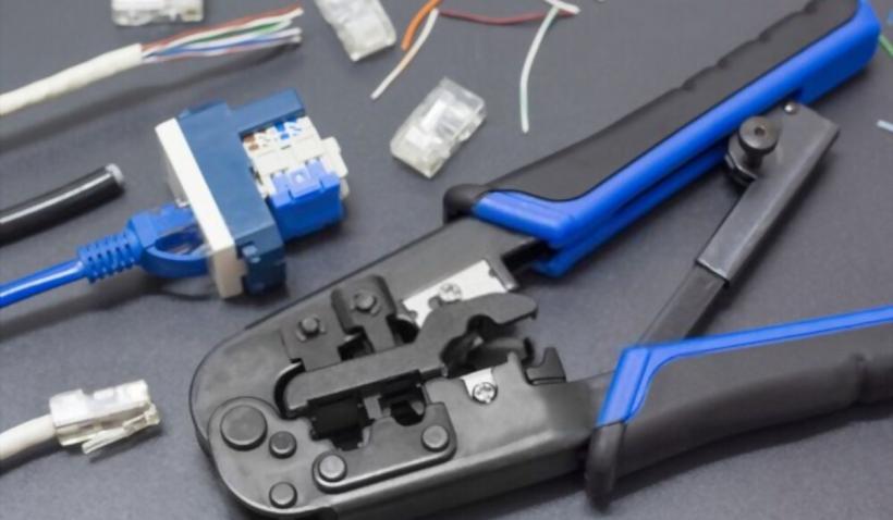 Cum se realizează sertizarea mufelor rj45 pe cablurile de rețea UTP?