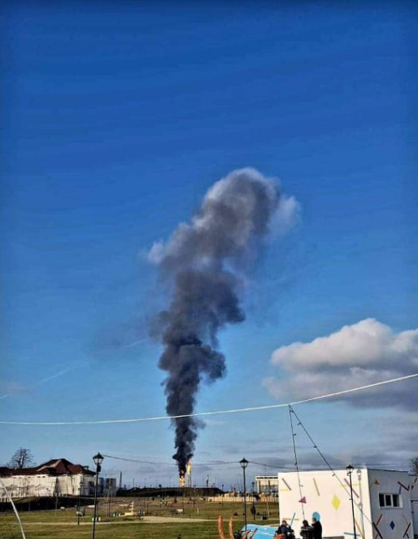 Galerie Foto - Probleme tehnice la rafinăria Petrobrazi: faclă uriașă ...