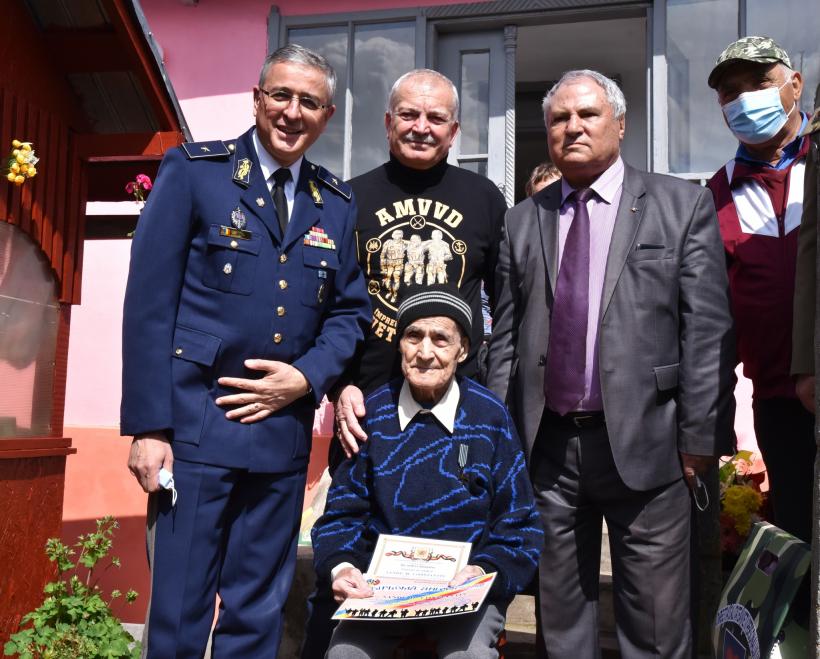 Constantin Sandu, veteran de război, a împlinit 100 de ani: "Peste tot ...