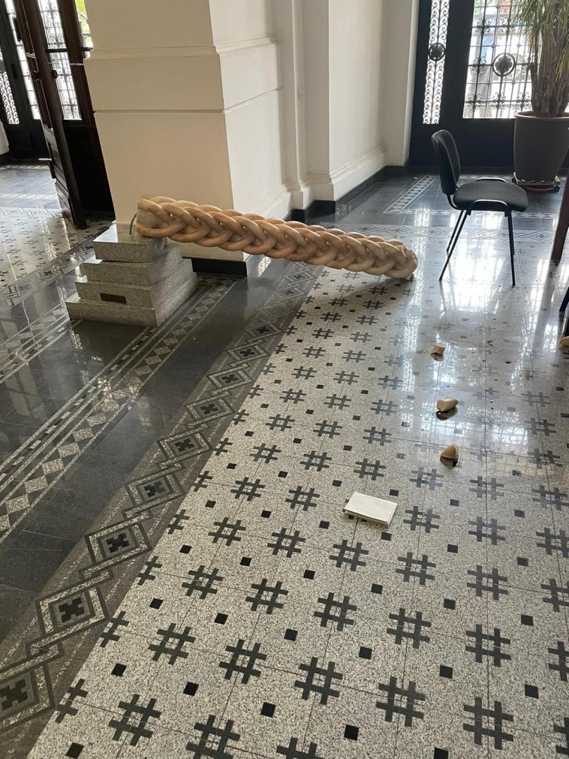 Galerie Foto - Copil de 7 ani, rănit grav după ce o statuie din ...