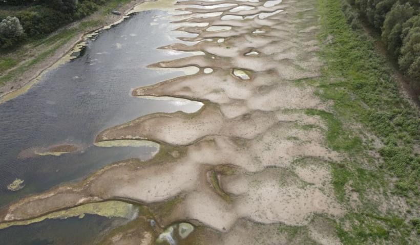 Imagini apocaliptice cu Dunărea secată, surprinse în județul Constanța ...