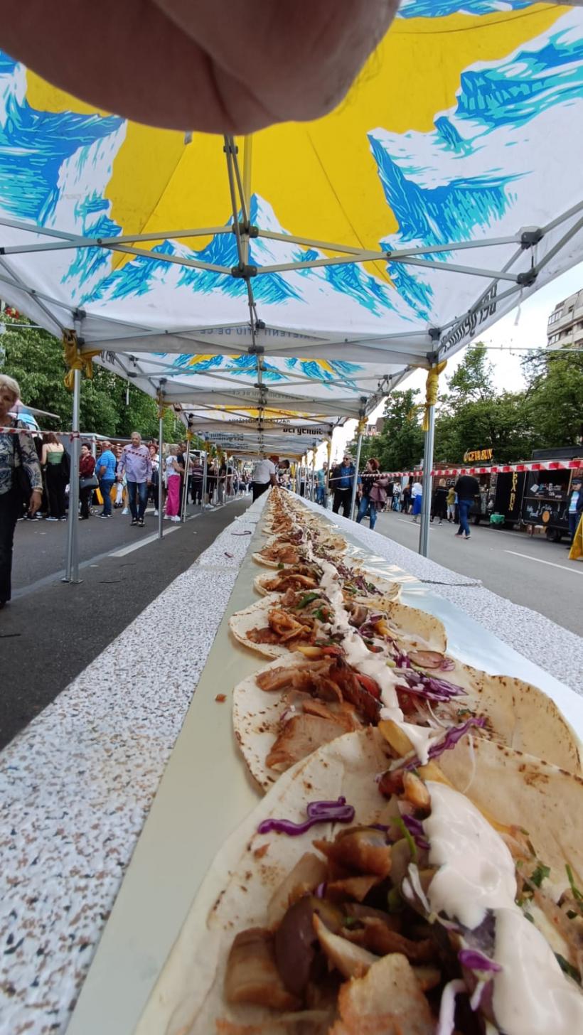 Galerie Foto - Imagini cu shaorma gigant, surpriza culinară la Zilele ...