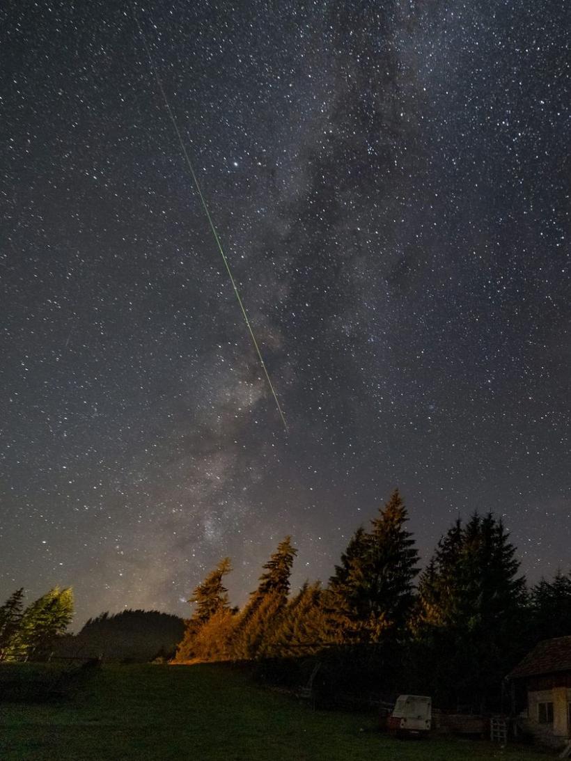 Galerie Foto - Imagini spectaculoase cu Perseidele vizibile pe cerul ...