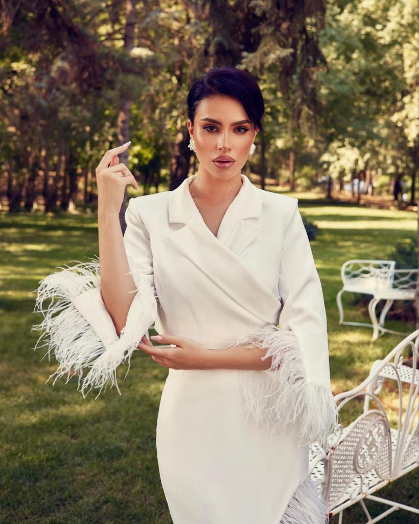 Galerie Foto - Ada-Maria Ileana, profesoara care va reprezenta România ...