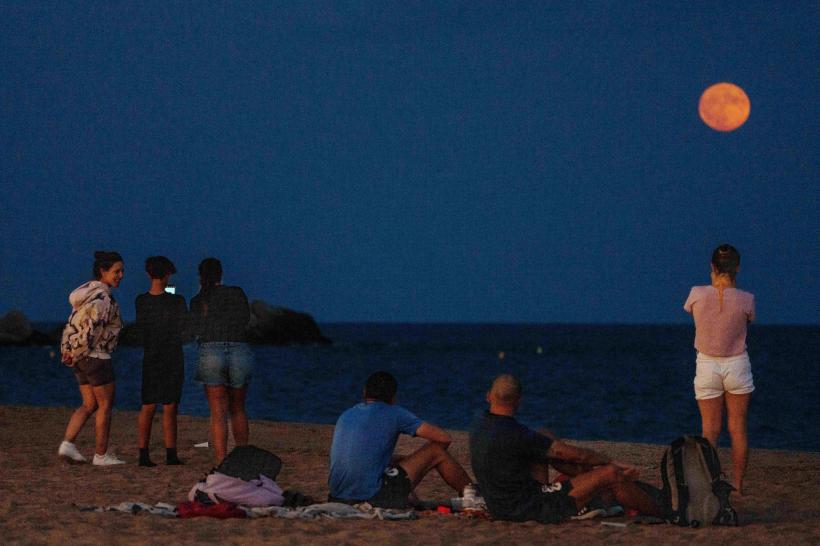 Galerie Foto - Cum s-a văzut Superluna Albastră din diferite colțuri ...