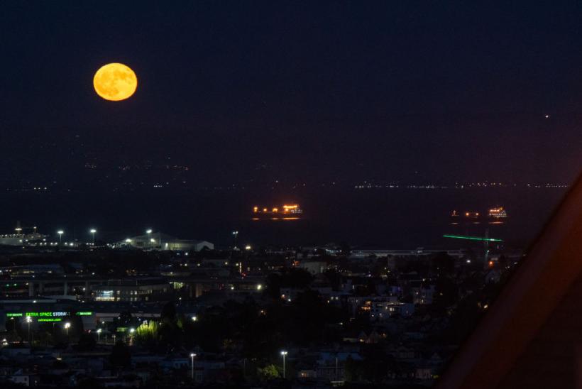 Galerie Foto - Cum s-a văzut Superluna Albastră din diferite colțuri ...
