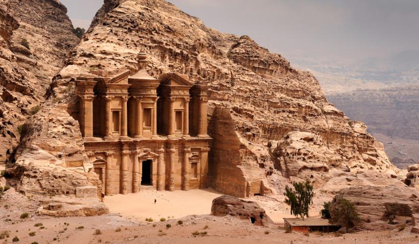 Galerie Foto - Un mormânt secret a fost descoperit sub locul de filmare „Indiana Jones” din ...