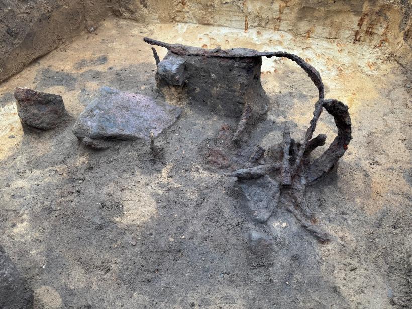 Galerie Foto - Descoperire arheologică rară: Artefacte valoroase, vechi ...