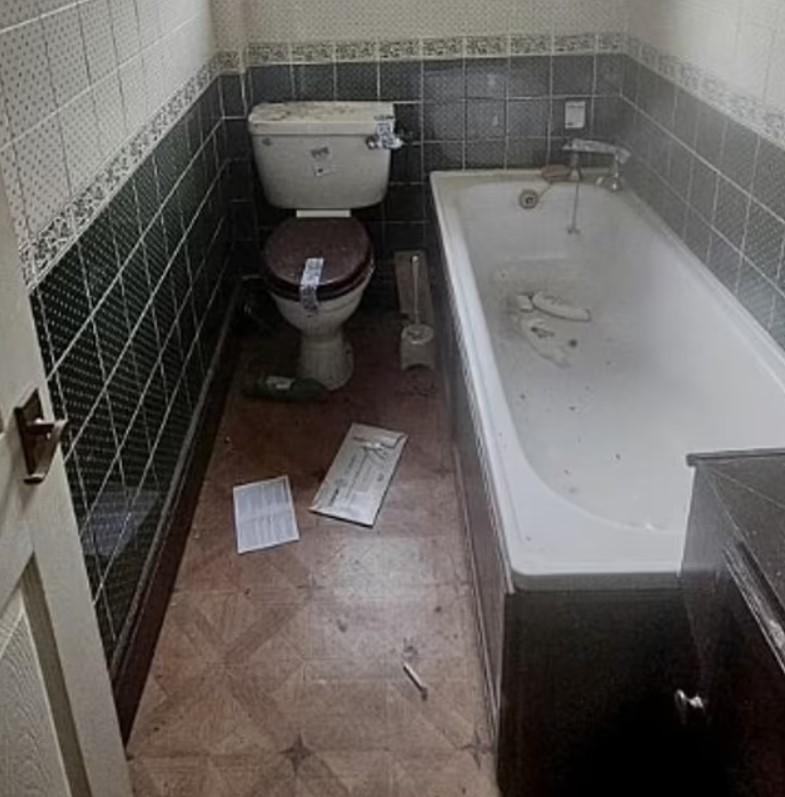 Galerie Foto - De ce se vinde o casă cu etaj și două dormitoare cu numai 1 euro, în Anglia ...