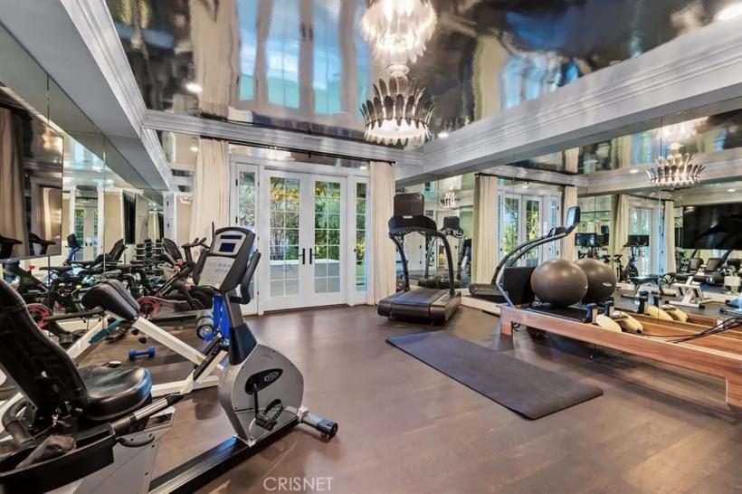 Galerie Foto - Primele imagini cu casa pe care tocmai și-a cumpărat-o ...