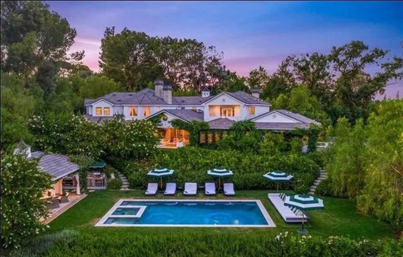 Galerie Foto - Primele imagini cu casa pe care tocmai și-a cumpărat-o ...