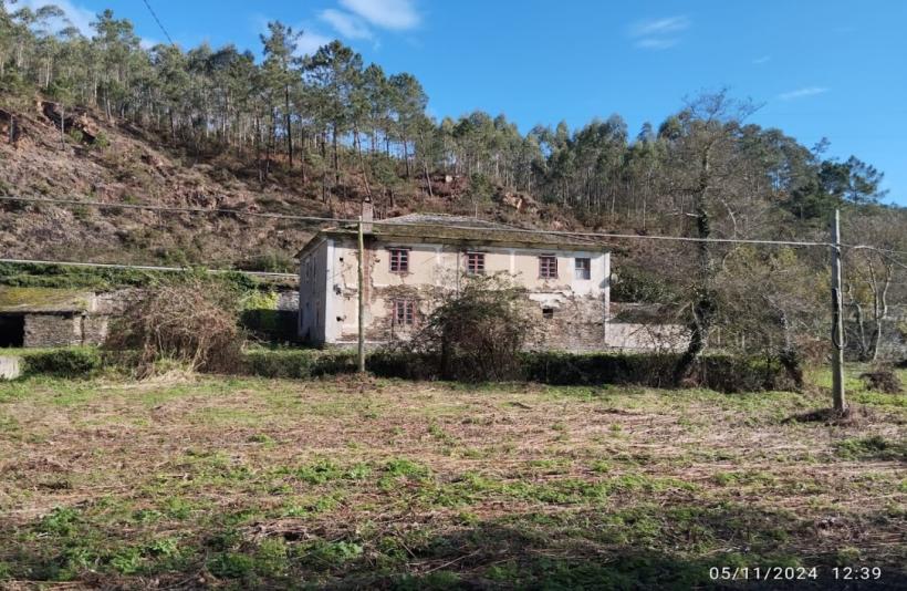 Galerie Foto - Un sat spaniol pitoresc, dar abandonat, se vinde cu 148. ...