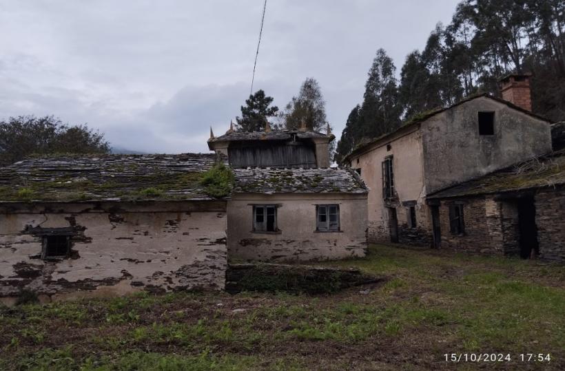 Galerie Foto - Un sat spaniol pitoresc, dar abandonat, se vinde cu 148. ...