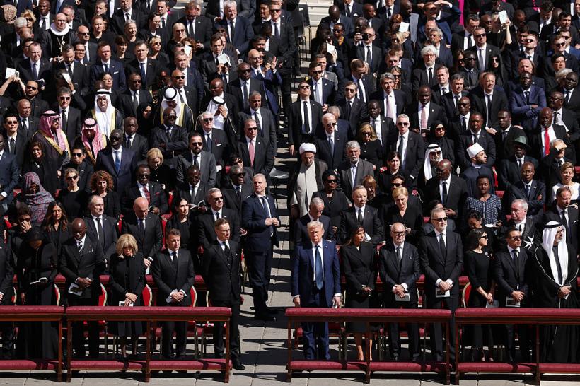 Galerie Foto - Război și pace în Basilica San Pietro. Ce nu s-a văzut ...