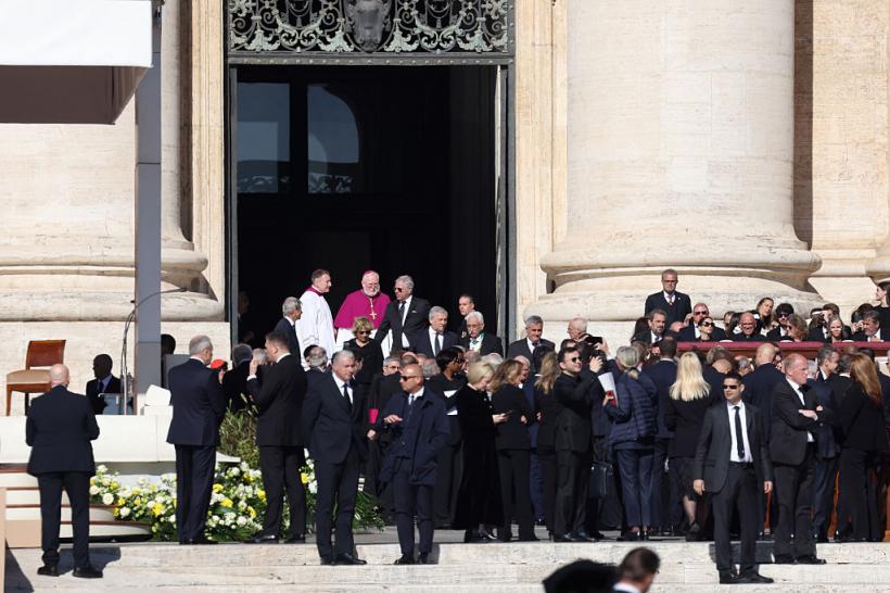 Galerie Foto - Război și pace în Basilica San Pietro. Ce nu s-a văzut ...