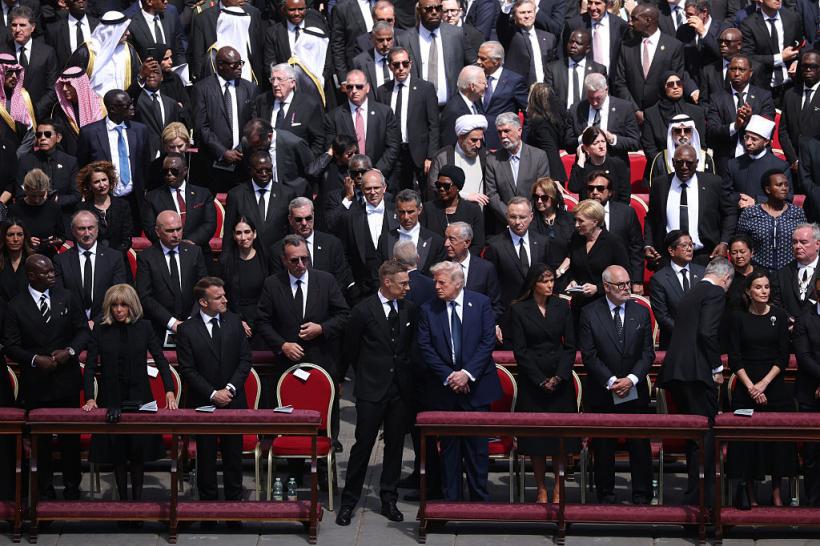 Galerie Foto - Război și pace în Basilica San Pietro. Ce nu s-a văzut ...