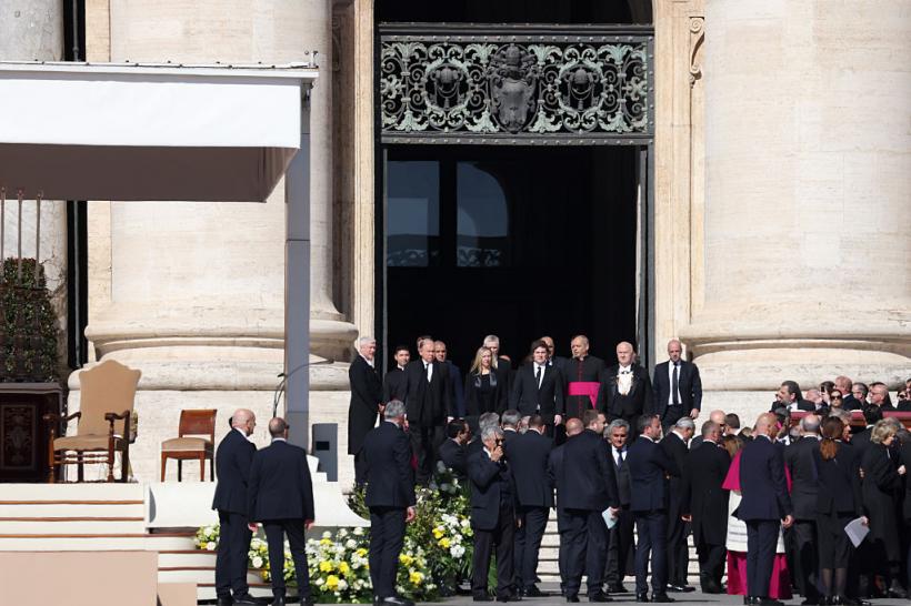 Galerie Foto - Război și pace în Basilica San Pietro. Ce nu s-a văzut ...