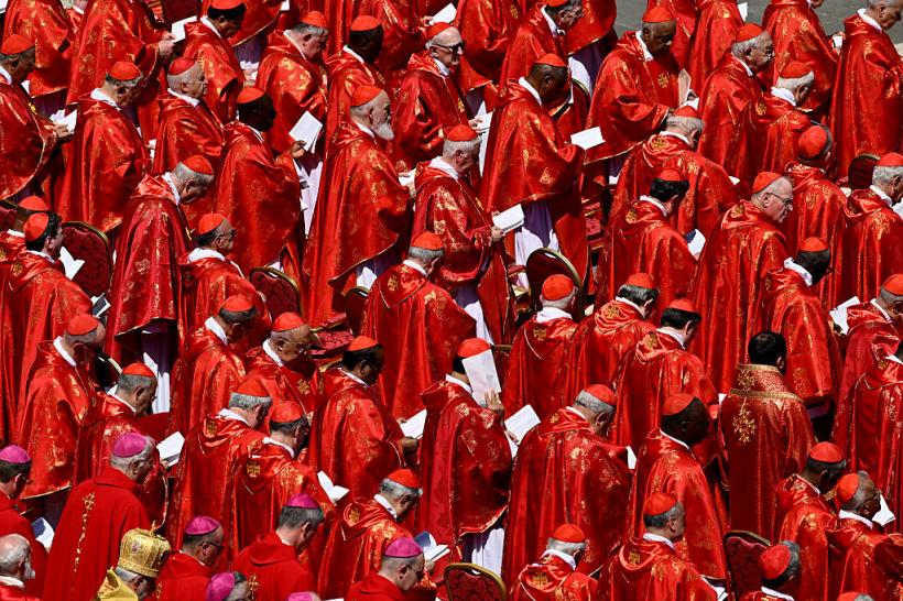 Galerie Foto - Război și pace în Basilica San Pietro. Ce nu s-a văzut ...