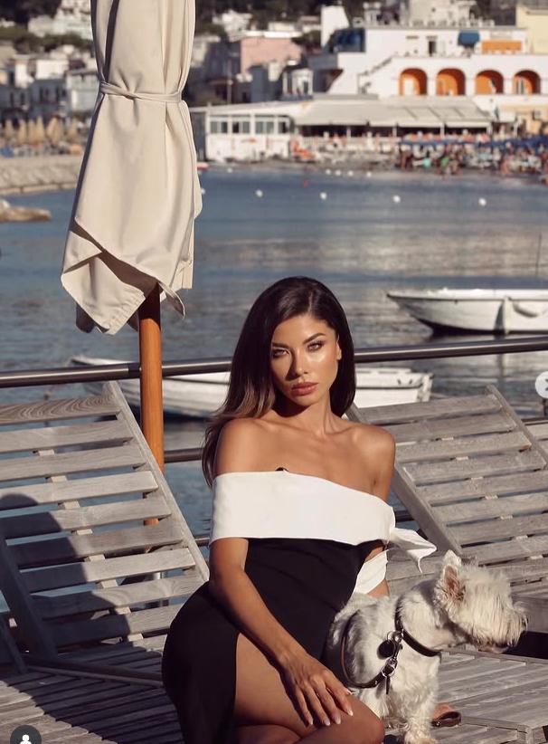 Galerie Foto - Mădălina Doroftei şi-a impresionat fanii cu poze din ...