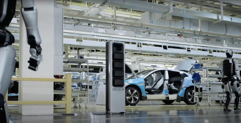 Galerie Foto - Angajații care lucrează non-stop. Walker S2 e primul ...