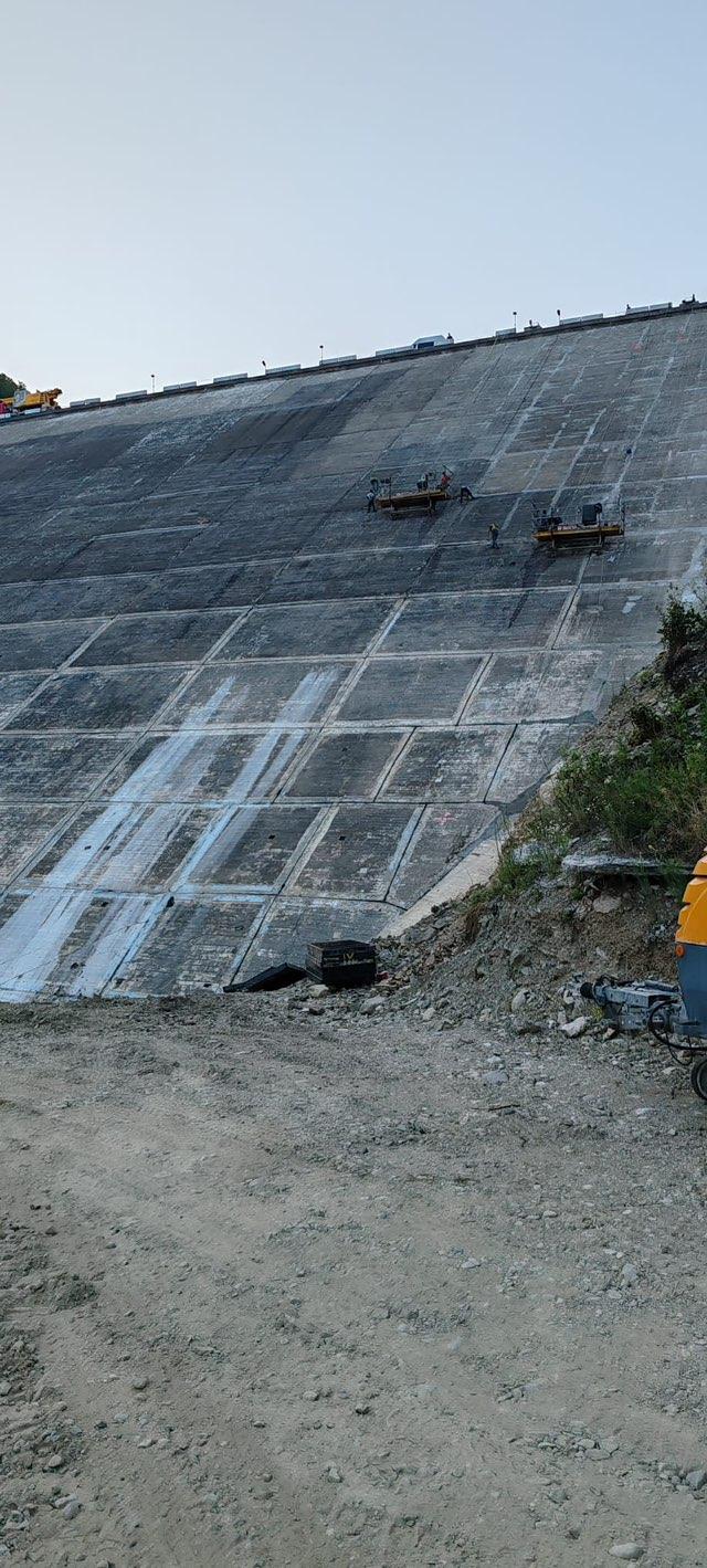 Galerie Foto - Cum arată barajul lui Ceauşescu din anii ‘70, golit și ...