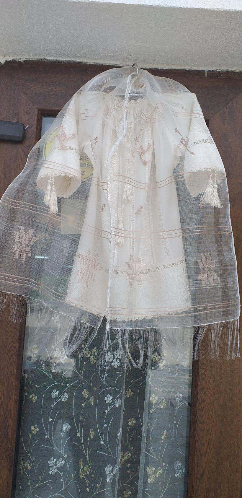 Galerie Foto - Comuna din România unde o familie crește viermi de ...