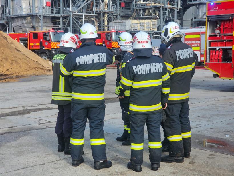 Galerie Foto - Explozie urmată de incendiu la fabrica de pal Kronospan ...