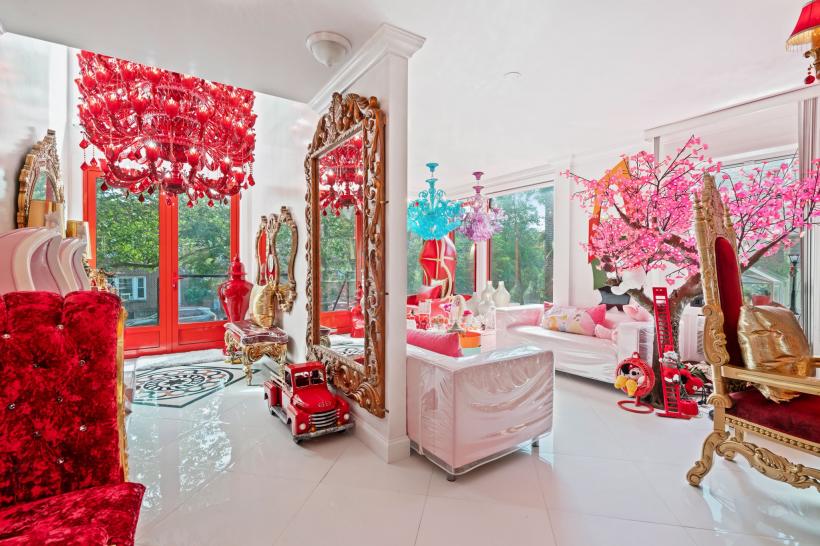 Galerie Foto - O casă extrem de colorată scoasă la vânzare și secretul ...