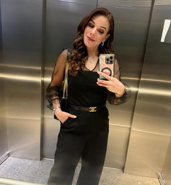 Galerie Foto - O prezentatoare TV a murit după ce s-a prăbușit cu ...