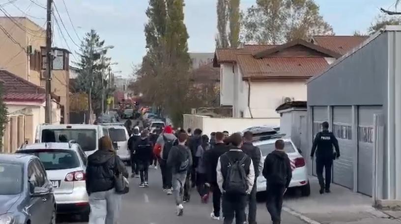 Galerie Foto - Panică în Constanța, după ce o mașină a intrat într-o ...