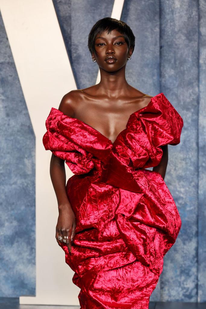 Galerie Foto - De la refugiată la podiumurile Ralph Lauren și Calvin Klein. Cine este Anok Yai ...