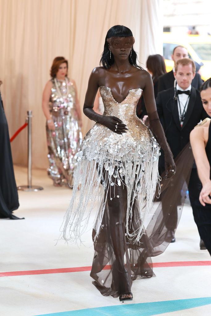 Galerie Foto - De la refugiată la podiumurile Ralph Lauren și Calvin Klein. Cine este Anok Yai ...