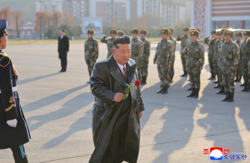 Galerie Foto - Pentru tinerii din Coreea de Nord, Kim Jong Un este un „fashion icon”. Ce se ...
