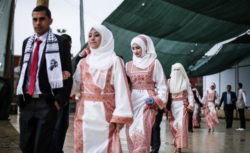Galerie Foto - Imagini rare în Gaza, după ani de război. 54 de nunți au ...