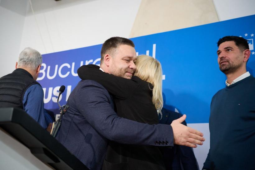 Galerie Foto - Ce nu s-a văzut la televizor în momentul anunțării exit ...