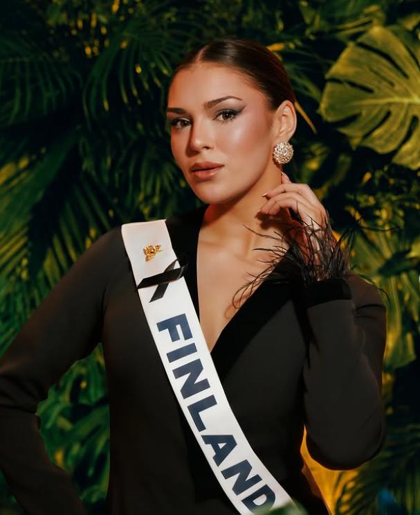 Galerie Foto - Miss Finlanda s-a pozat într-o ipostază care a stârnit ...