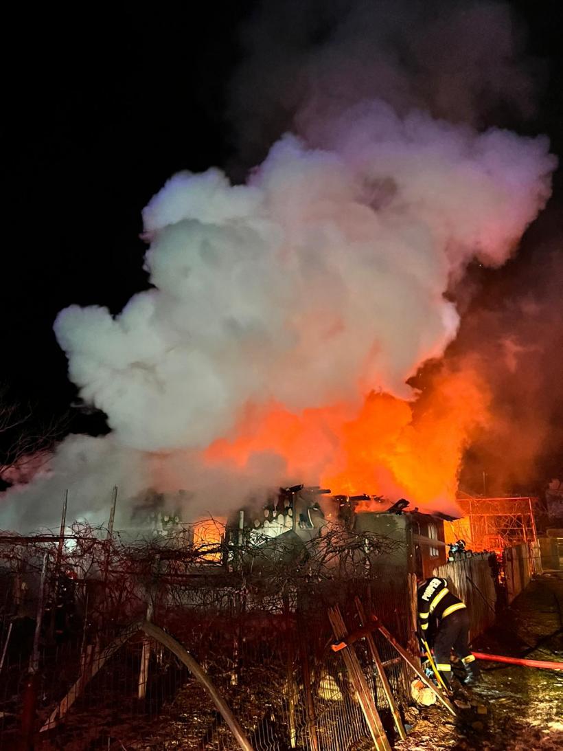 Galerie Foto - Incendiu cu patru victime la un priveghi, de Revelion ...