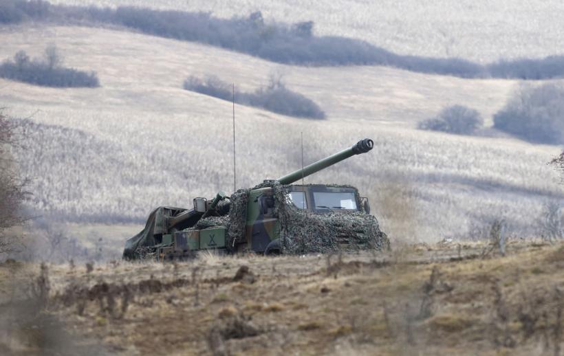 Galerie Foto - NATO a testat în România complexul de foc al artileriei ...