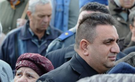 Rudele lui Bercea Mondial au făcut scandal în faţa Tribunalului Olt ...