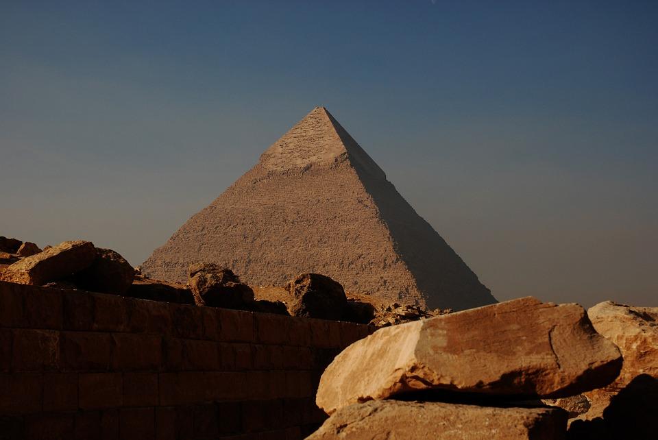 Ce se află de fapt în interiorul unei piramide. Imagini 3D care ...