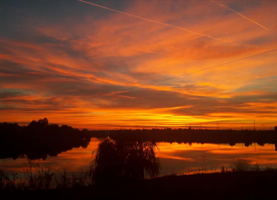 De ce este cerul României atât de roșu. Explicația fenomenului care a ...