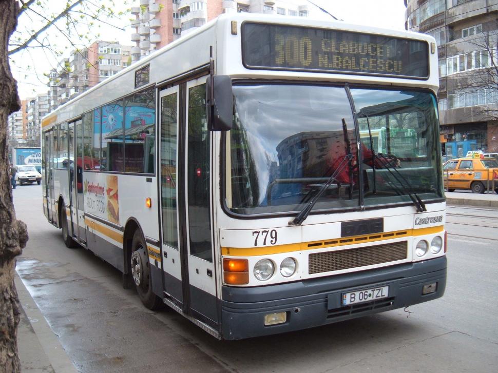 Ioana era în autobuzul 300, când a auzit o doamnă vorbind la telefon cu ...