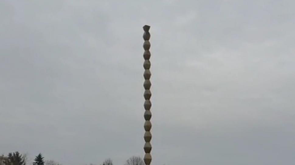 Coloana Infinitului a lui Constantin Brâncuşi se degradează pe zi ce ...