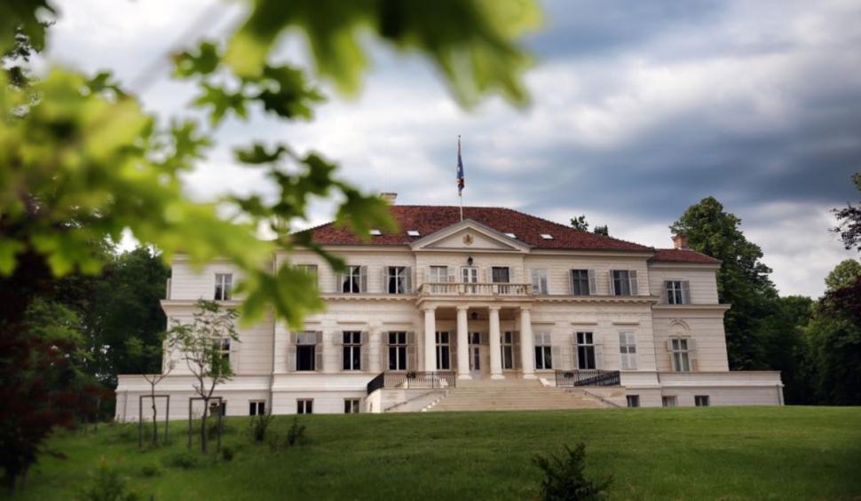 Domeniul Regal Săvârşin, deschis din 1 mai. Care sunt condițiile de ...