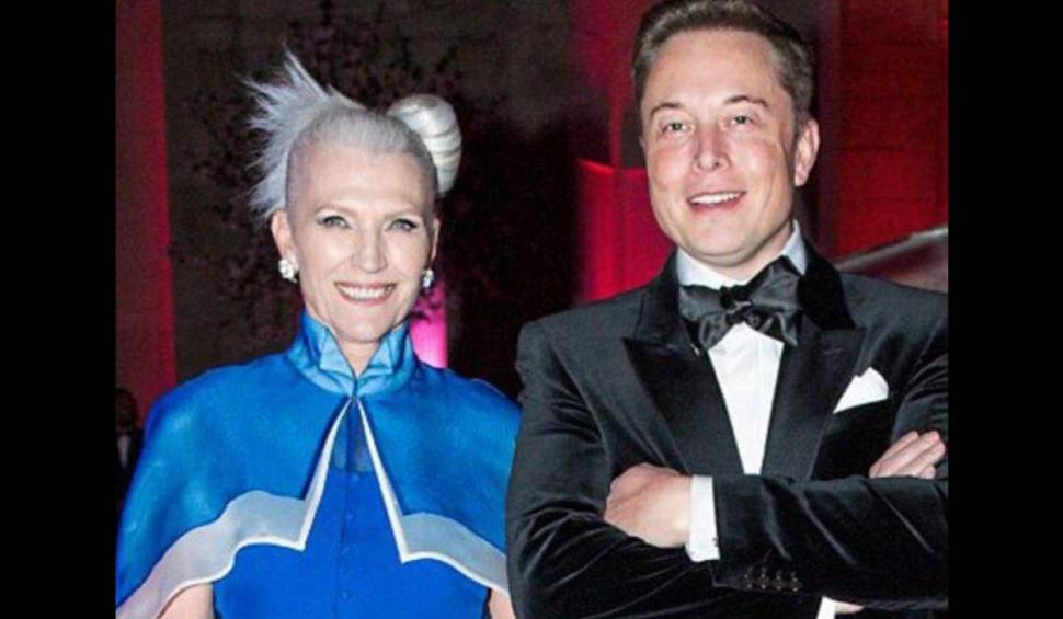 Mama lui Elon Musk doarme în garaj atunci când își vizitează fiul ...