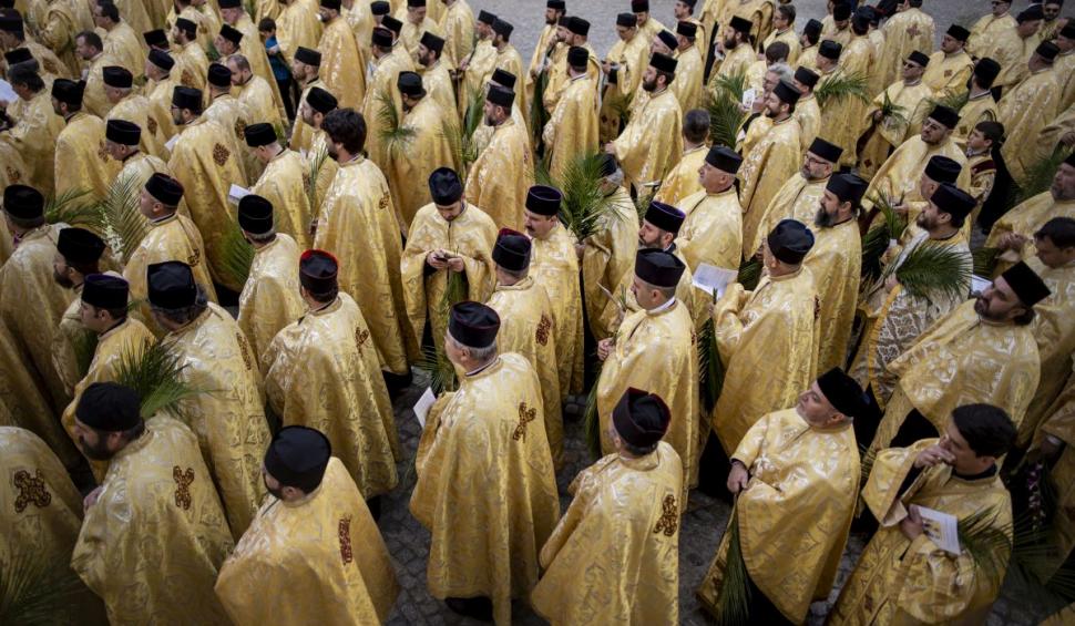 Preoţii se roagă la Dumnezeu ca biserica să beneficieze de compensarea ...